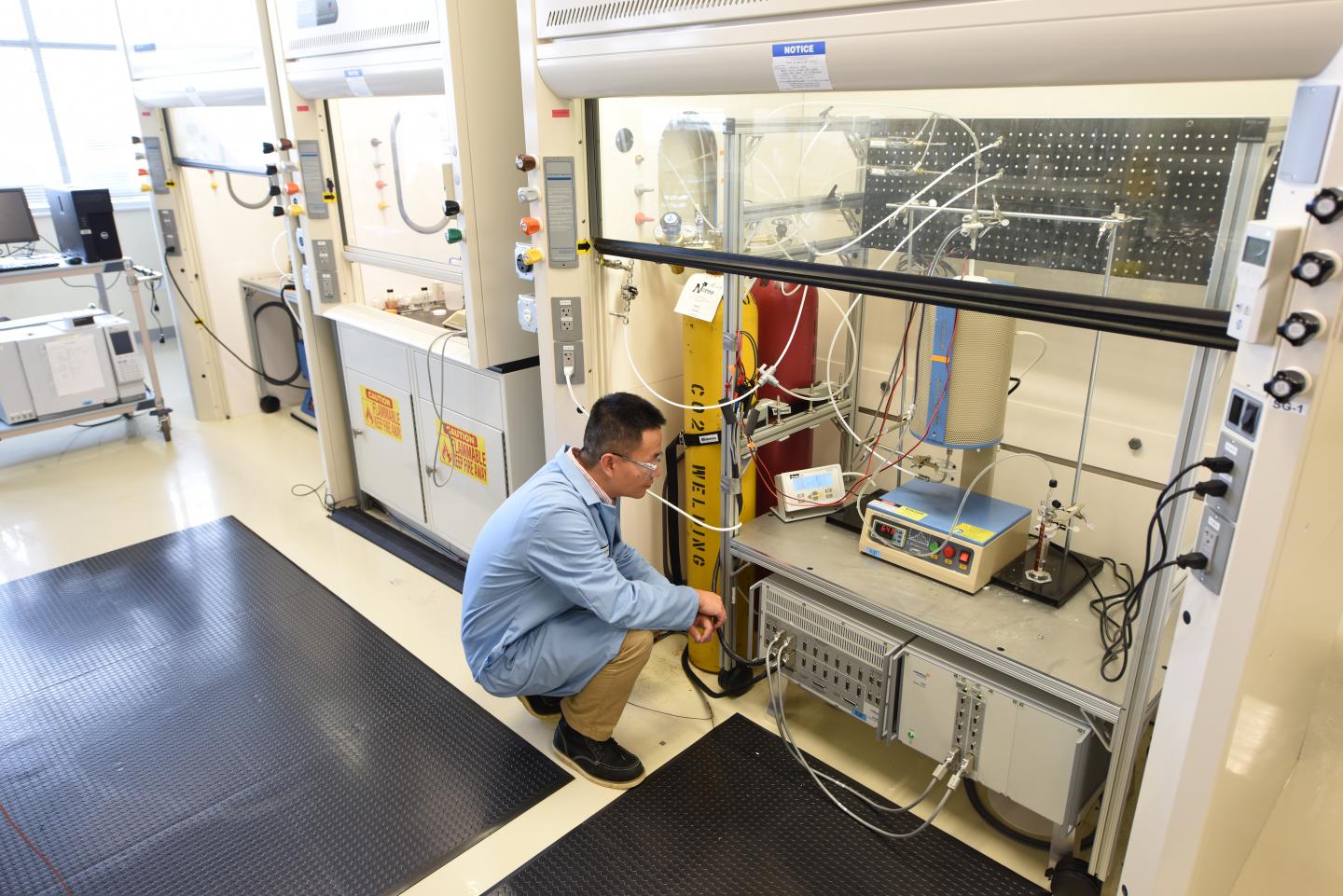 New Fuel Cell Technology Runs on Solid Carbon - Research & Development ...