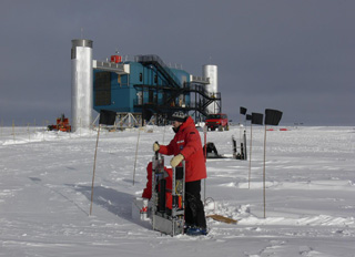 Detector At The South Pole Explores The Mysterious Neutrinos Research