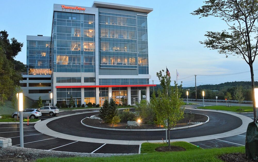 What are beakers, the iconic glassware for R&D laboratories?